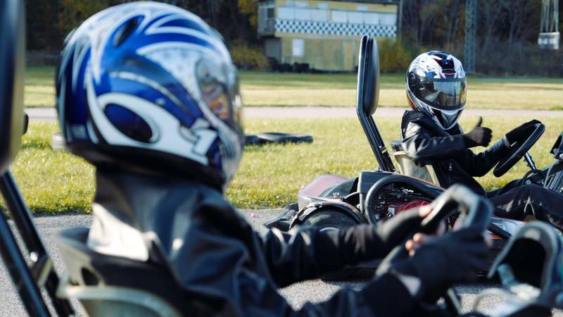 Mini-Agenterna – 11. Fallet med de saboterade gokartbilarna | SVT Play