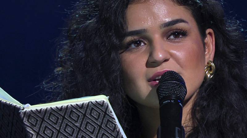 Spoken word på Dramaten – Brev till pappa - Sara Nazari | SVT Play