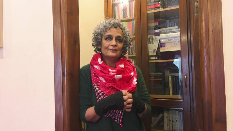 Babel – Arundhati Roy, Carl-Johan Vallgren, David Norlin | SVT Play