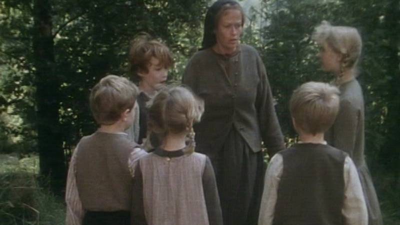 Kulla-Gulla – 2. Är barnen ensamma i skogen? | SVT Play