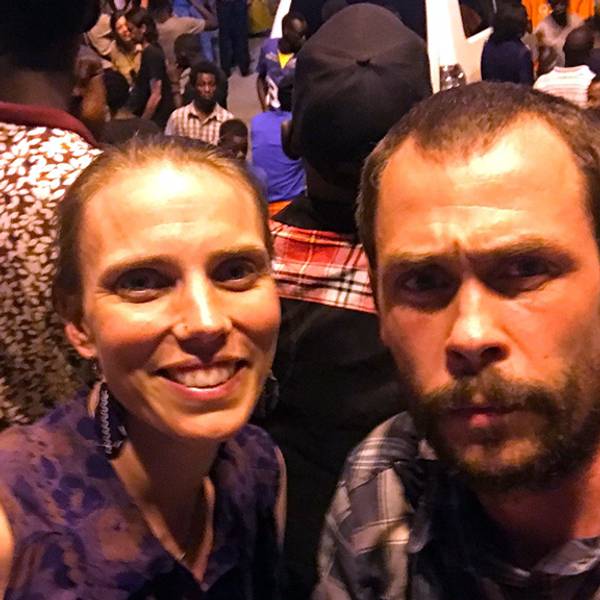 Journalisten Anna Roxvall tar emot Nils Horner-priset | SVT Nyheter