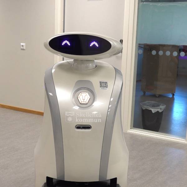 Roboten Ella tar över städningen på Lejonströmsskolan i Skellefteå ...