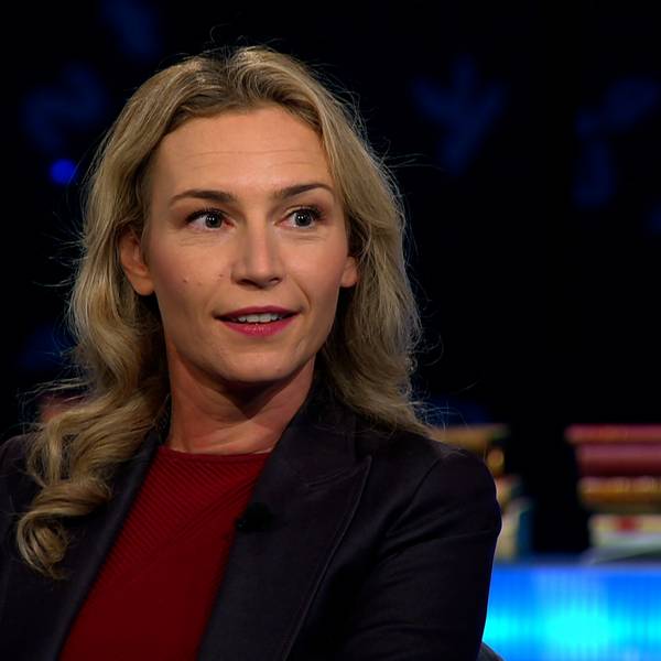 Författaren Lea Ypi: ”Vi var isolerade för en större uppgift” | SVT Nyheter