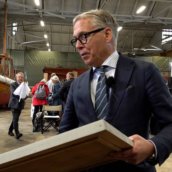 Försökte köra på polisen – Greps efter biljakt | SVT Nyheter