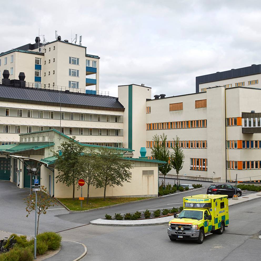Operationsstoppet på Akademiska sjukhuset förlängs till tisdag | SVT ...