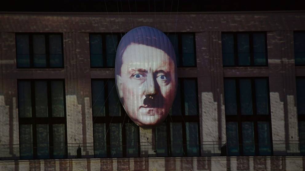Skrattande Hitler i Berlin | SVT Nyheter