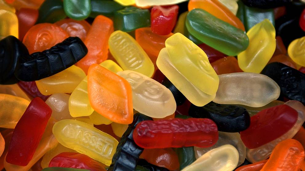 Godis – inte farligt men lite äckligt | SVT Nyheter