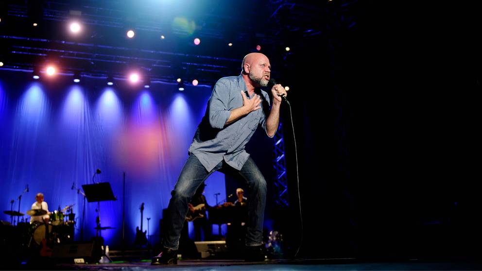 Tusen musiker hyllar Peter Lemarc | SVT Nyheter