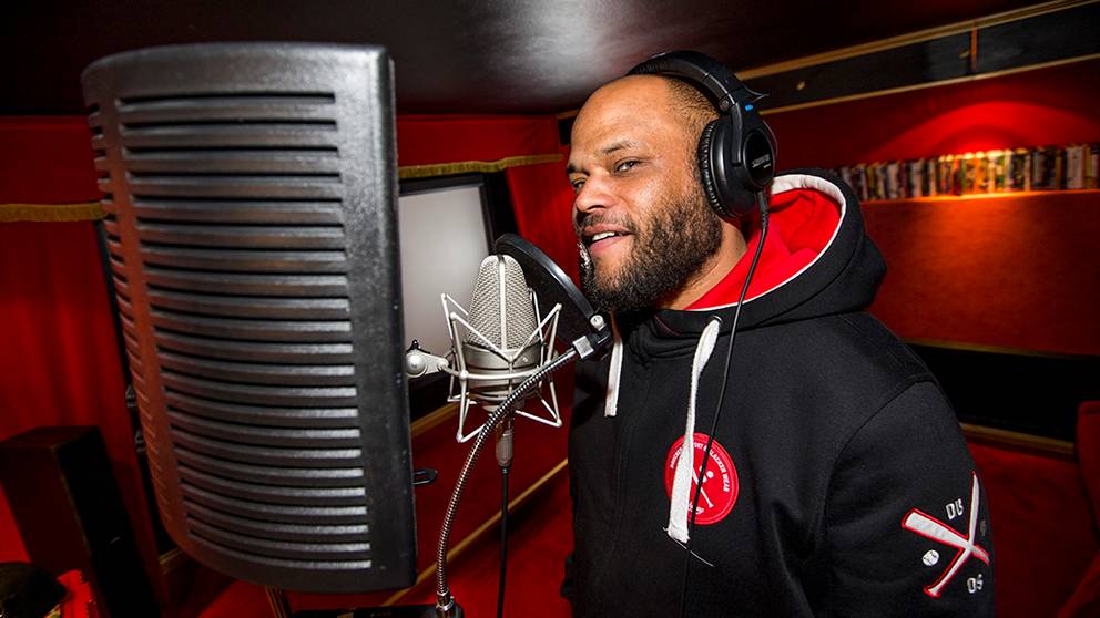 Ken Ring spelar i kyrka i Nordmaling | SVT Nyheter