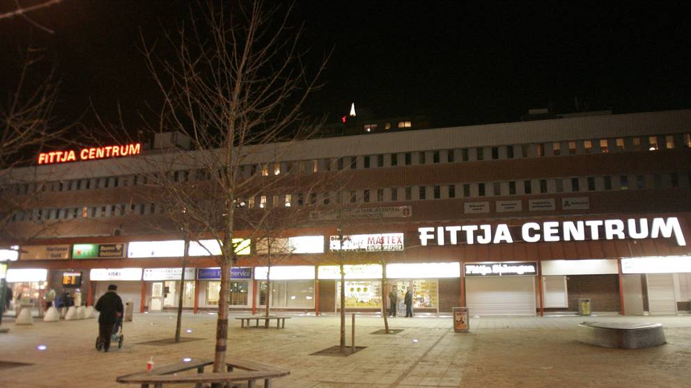 Larm om stort bråk i Fittja | SVT Nyheter