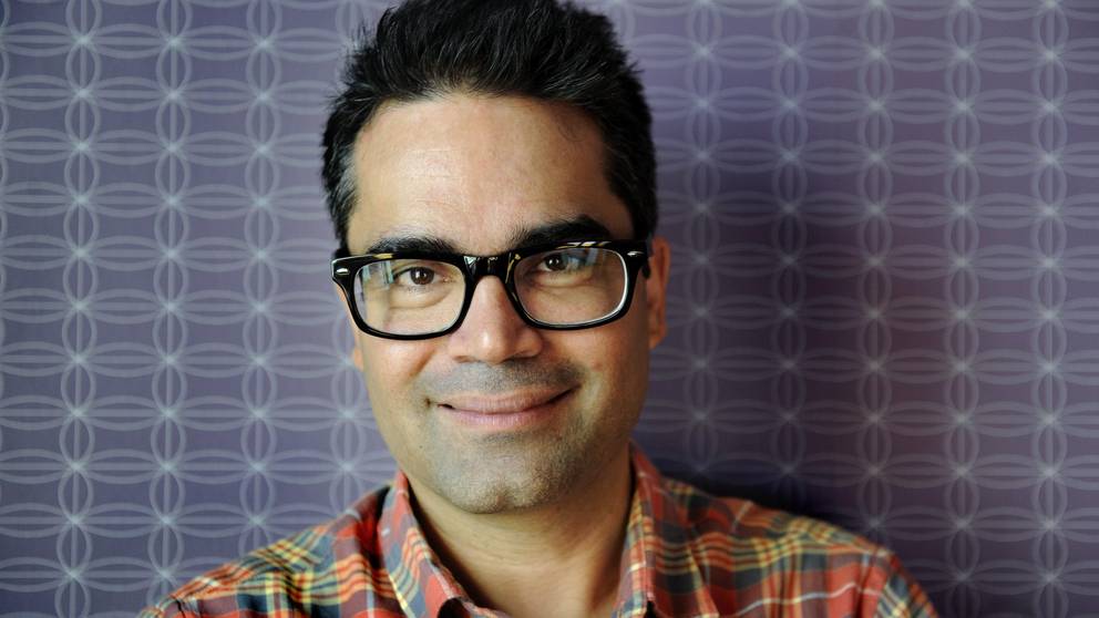 David Batra testar skämt i Laholm | SVT Nyheter