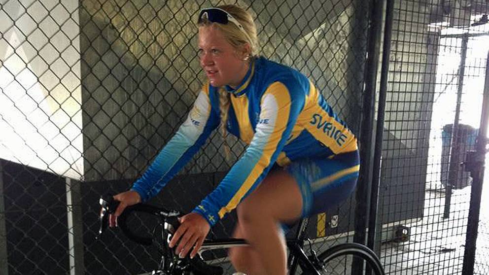Cyklisten Frida Knutsson blir professionell | SVT Nyheter