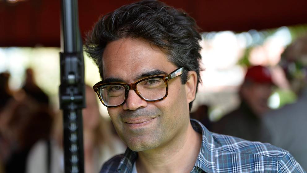 David Batra gör show av sitt äktenskap | SVT Nyheter