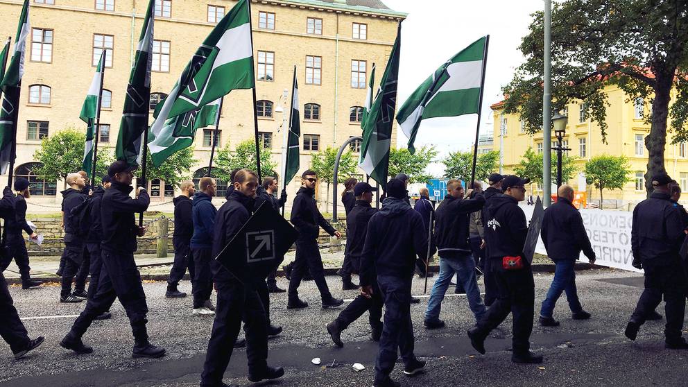 50-tal nazister demonstrerade utan tillstånd i Göteborg | SVT Nyheter