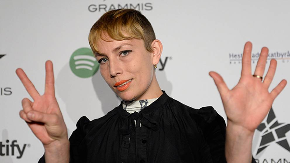 Grammisfavoriten Jenny Wilson: ”Jag är inte folklig” | SVT Nyheter