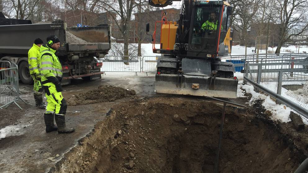 Dricksvattnet i Rynninge brunfärgat efter vattenläcka | SVT Nyheter