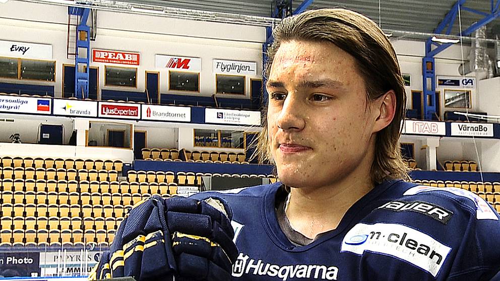 HV71:s Filip Ahl yngste debutanten någonsin | SVT Nyheter