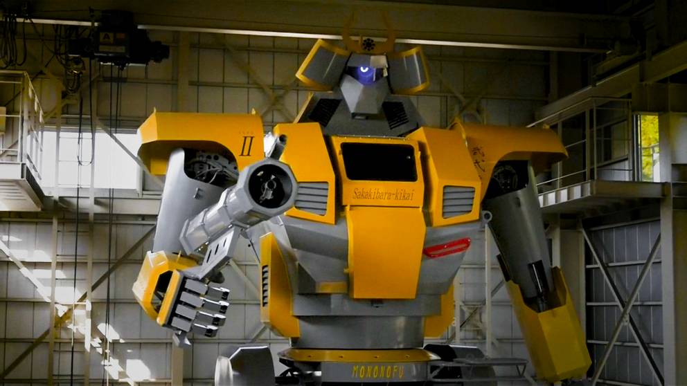 Han byggde en 8,5 meter hög anime-robot | SVT Nyheter