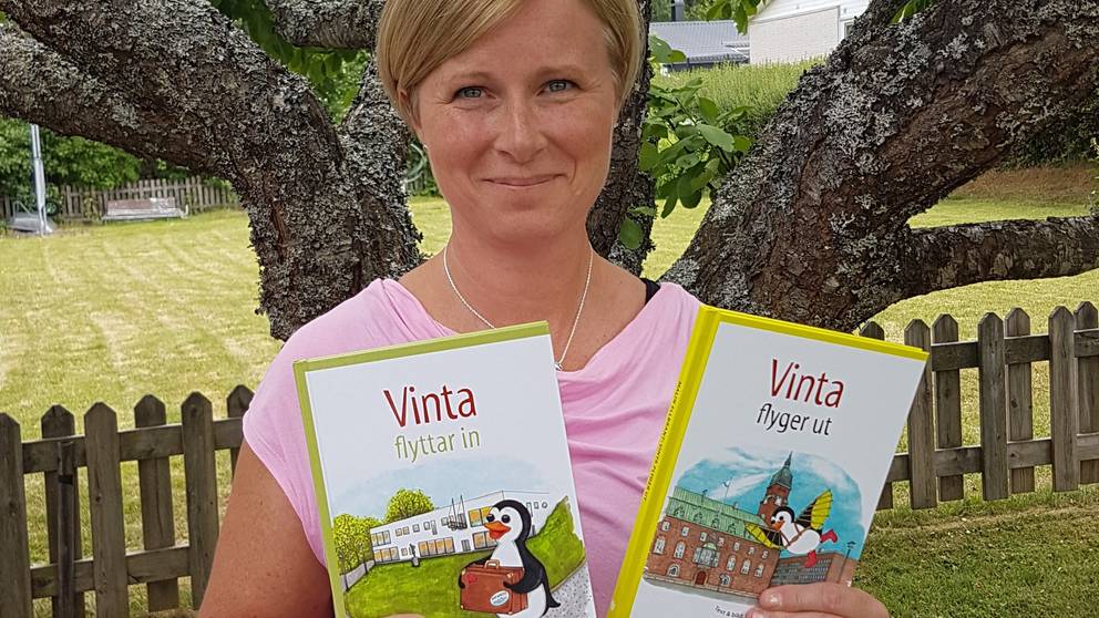 Barnbok om pingvin visar barnen runt i Nässjö | SVT Nyheter