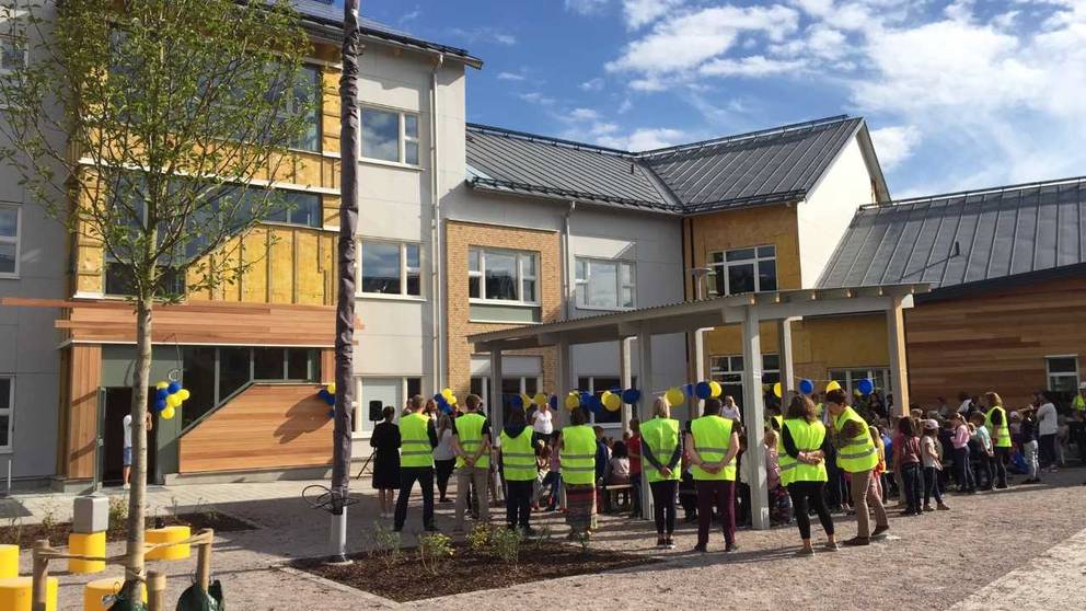 Vattenläcka på nybyggda Lindbackens skola | SVT Nyheter