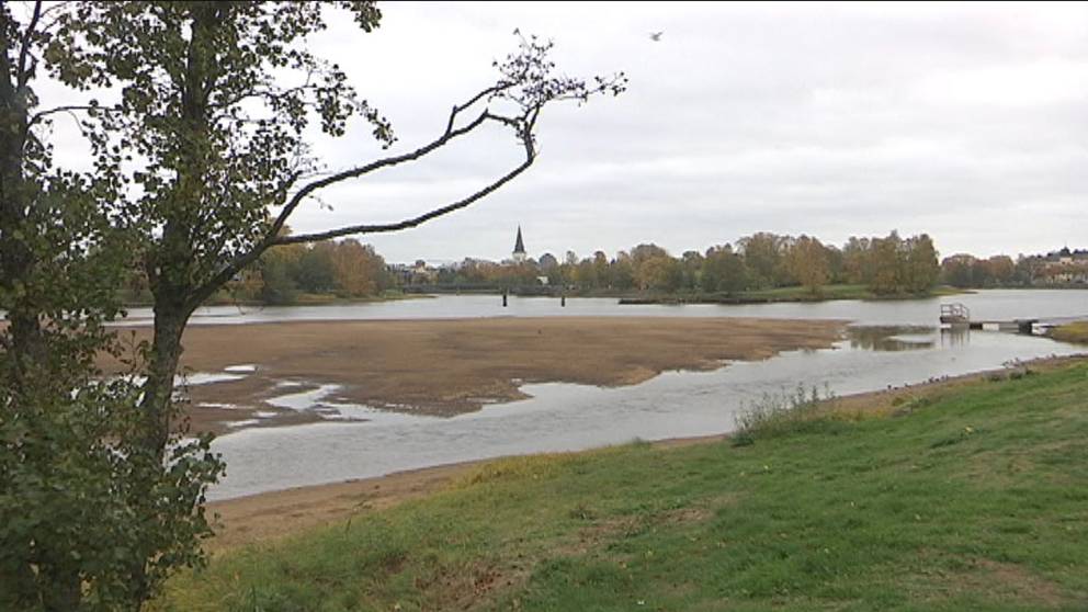 Extremt lågt vatten i Vänern och Klarälven | SVT Nyheter