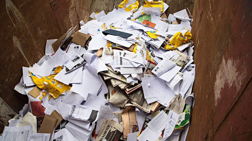 Södertälje och Nykvarn bäst i länet på pappersinsamling | SVT Nyheter