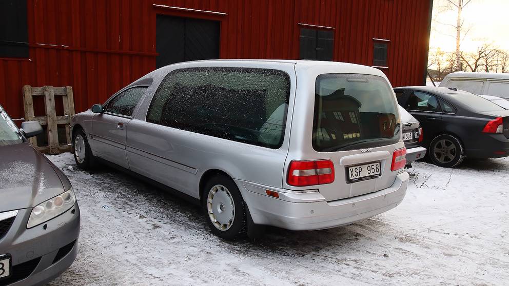 Stal likbil – döms till fängelse | SVT Nyheter