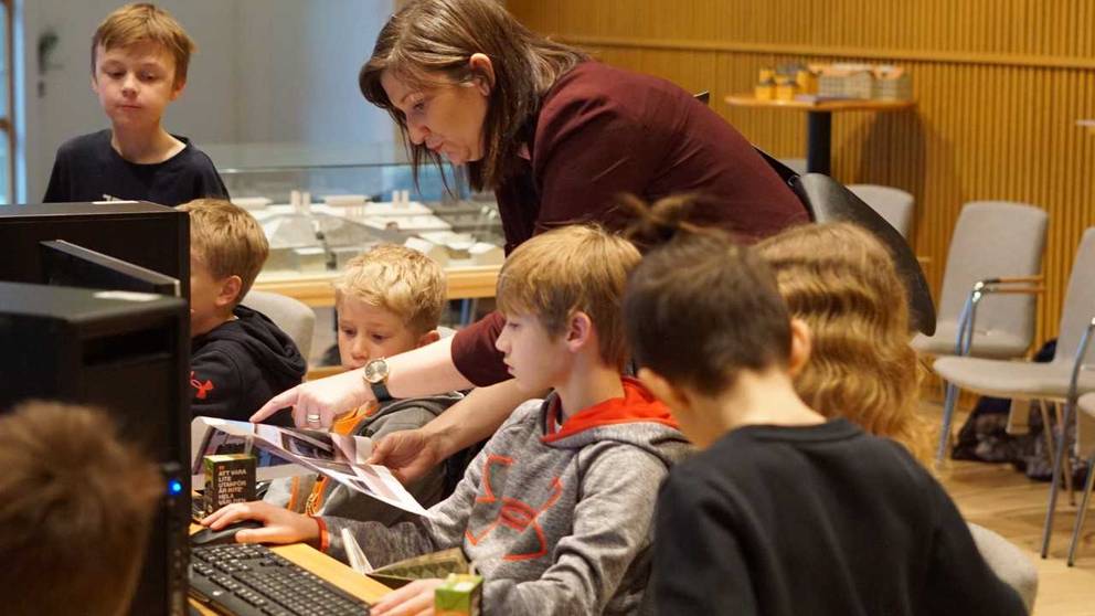 Barn bygger Karlskrona – inuti ett spel | SVT Nyheter