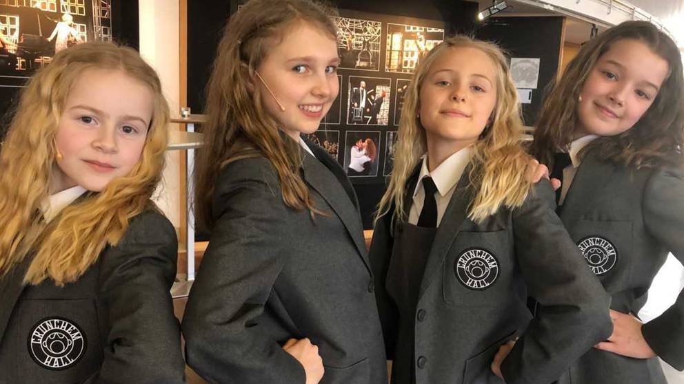 Fyra tjejer gör en ”Matilda” på Malmö Opera | SVT Nyheter