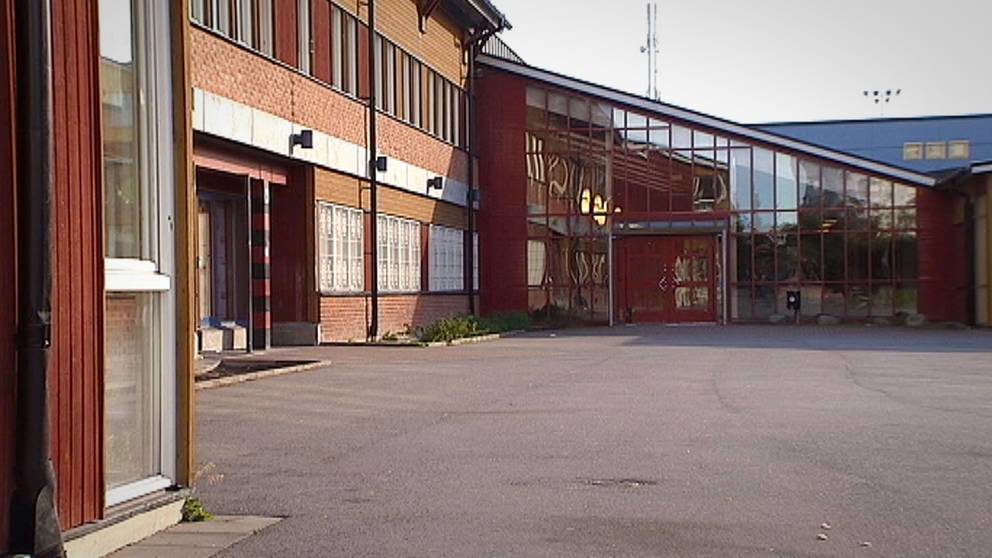 Efter larm om dålig arbetsmiljö på Vivallaskolan – facket kräver ...