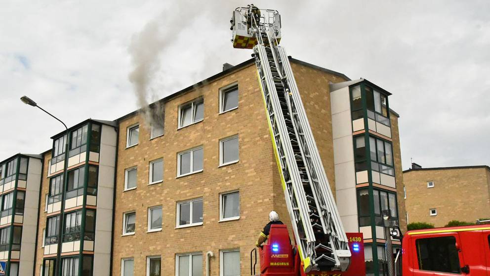 Brand i flerbostadshus i Segevång | SVT Nyheter