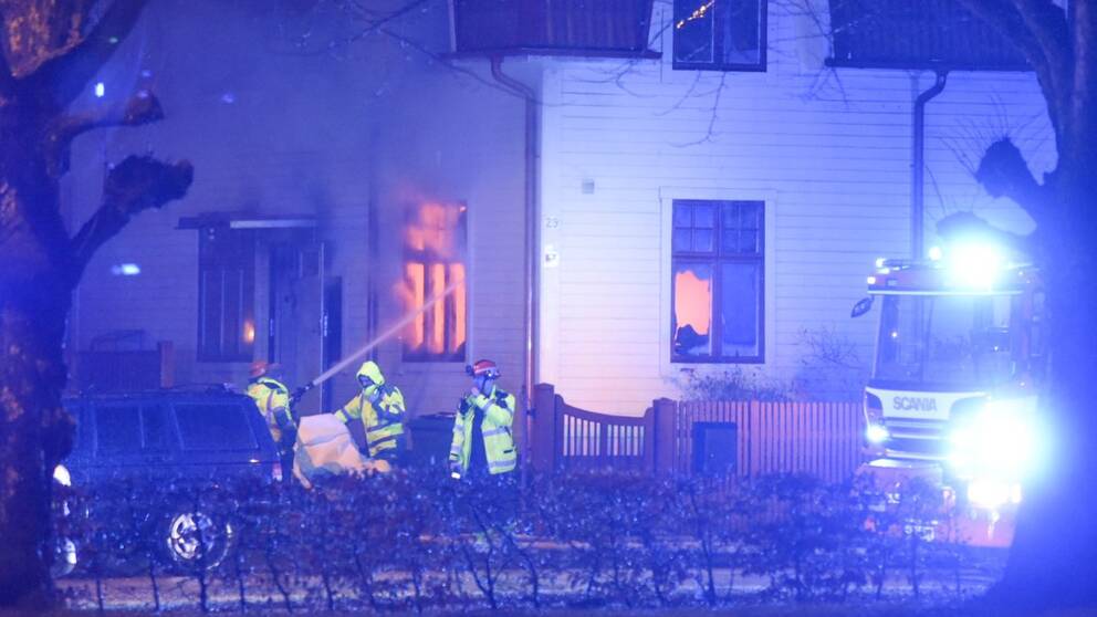 Villabrand i Alingsås – en person till sjukhus | SVT Nyheter Villabrand i Alingsås – en person till sjukhus | SVT Nyheter