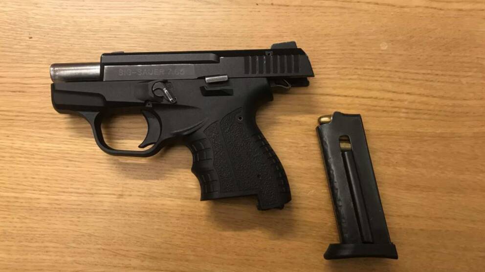 25 åring Döms Till Fängelse För Grovt Vapenbrott Svt Nyheter