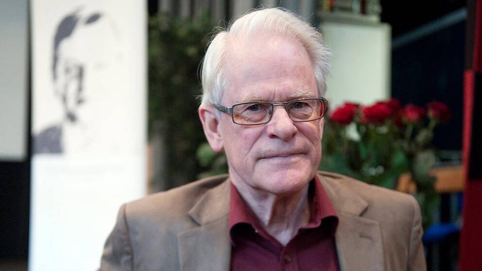 Ingvar Carlsson får Hederslegionen | SVT Nyheter Ingvar Carlsson får Hederslegionen | SVT Nyheter