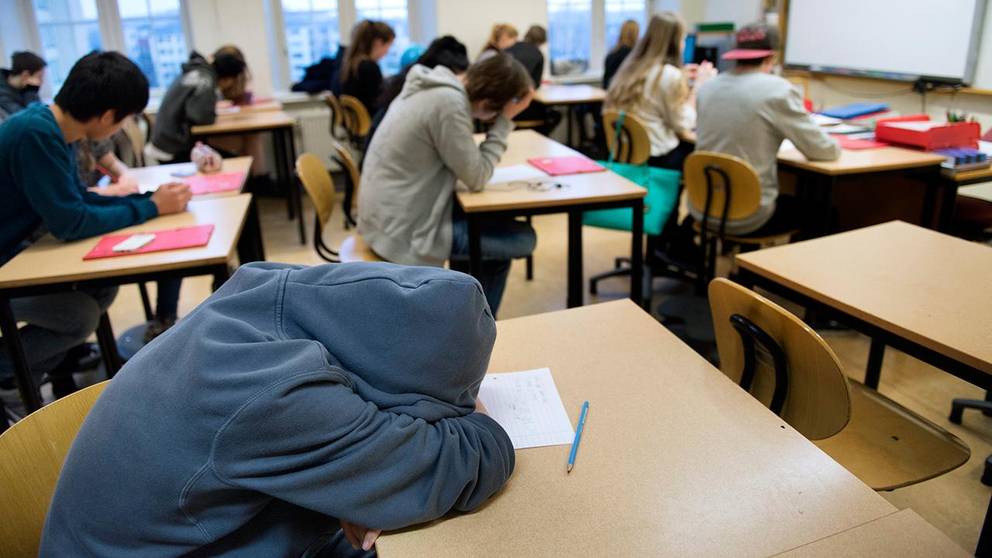 Forskare: Vänta med betyg i skolan | SVT Nyheter