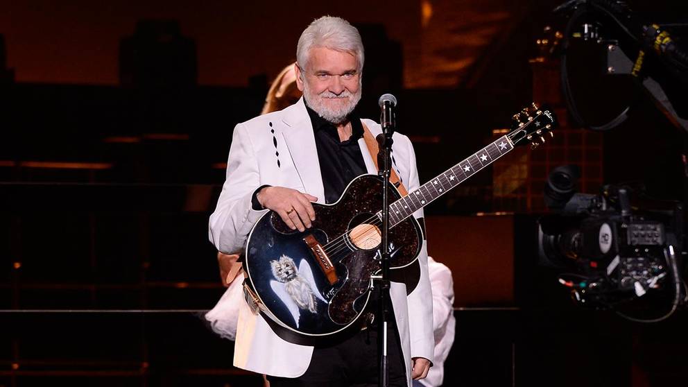 Hasse ”Kvinnaböske” Andersson om app-hotet | SVT Nyheter