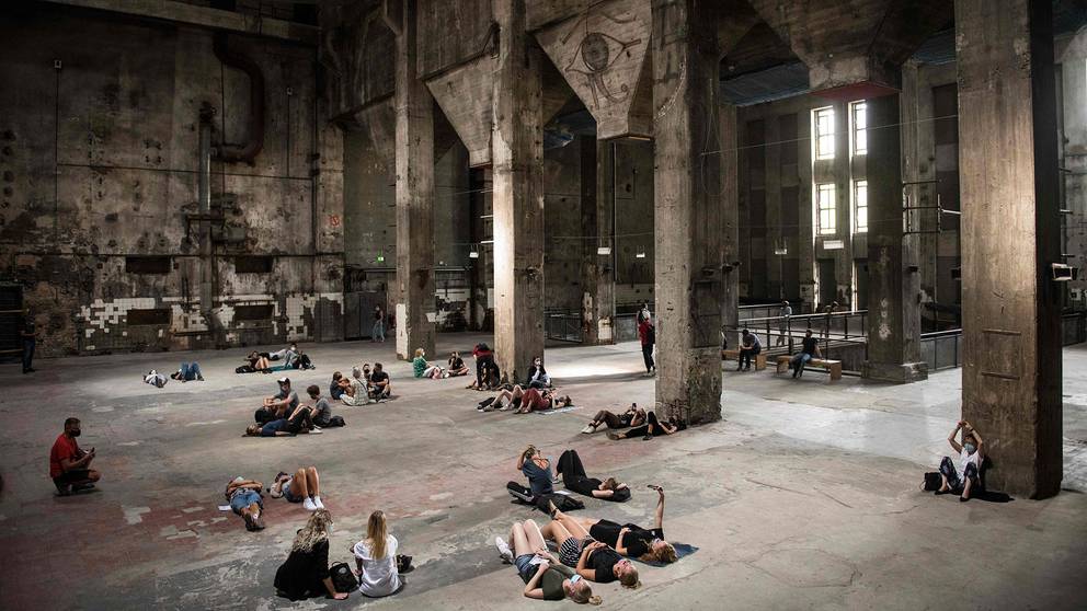 Berlinklubben Berghain öppnar igen – som galleri | SVT Nyheter