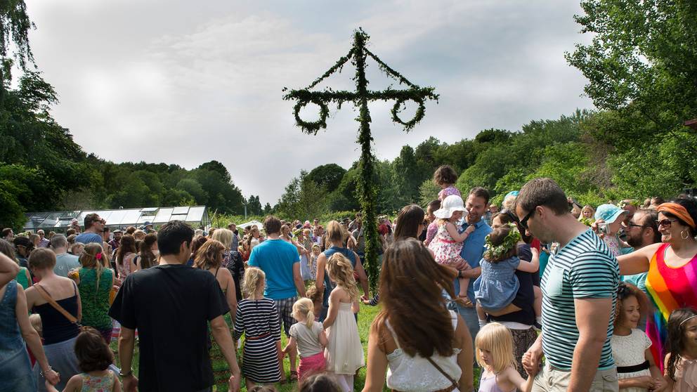 Midsommardans – tradition från väst | SVT Nyheter