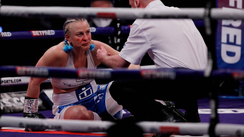Boxaren Maria Lindberg knockad i VM-fajten i London | SVT Sport