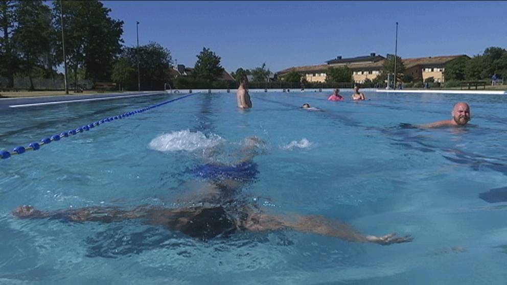 Malmöbarn får chans att lära sig simma i sommar | SVT Nyheter