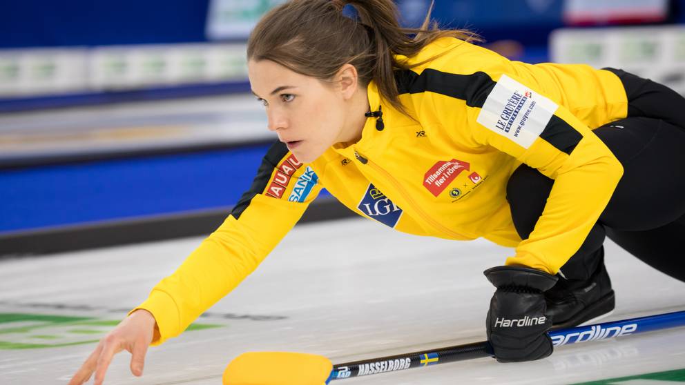 Enkel seger för lag Anna Hasselborg i curling-VM | SVT Sport