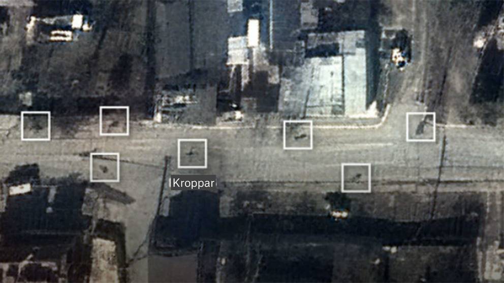 Satellitbilderna visar: Döda kroppar i Butja har legat på gatan i flera ...
