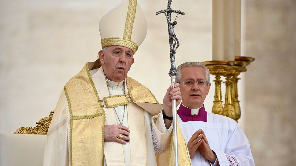 Påven lovar nolltolerans mot sexuella övergrepp | SVT Nyheter