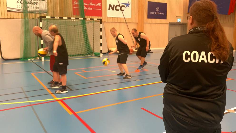 Spelarna laddade inför Basketligan Special | SVT Nyheter