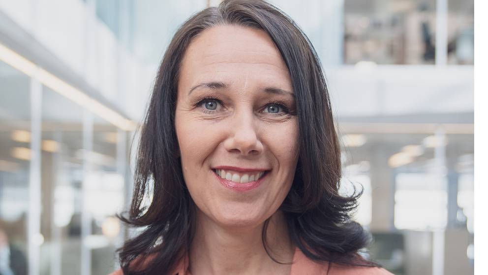 Tre ekonomer om räntebeskedet: Så klarar du rekordhöjningen | SVT Nyheter