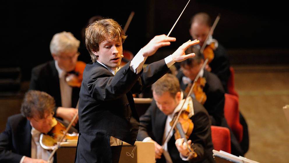 Daniel Blendulf ny chefdirigent för Dalasinfoniettan | SVT Nyheter