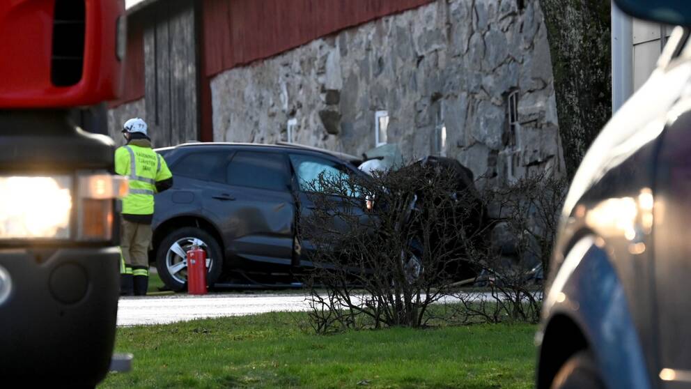 Man Död Efter Att Ha Kört In I Husvägg I Marks Kommun Svt Nyheter