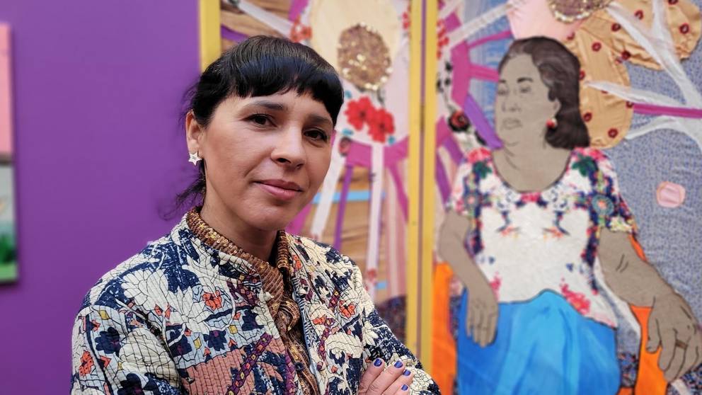 Modern romsk konst trendar – ställs ut i Göteborg | SVT Nyheter