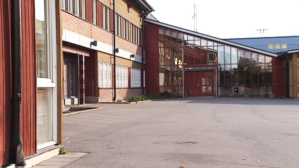 Ett steg närmare: Vivallaskolans högstadium försvinner | SVT Nyheter