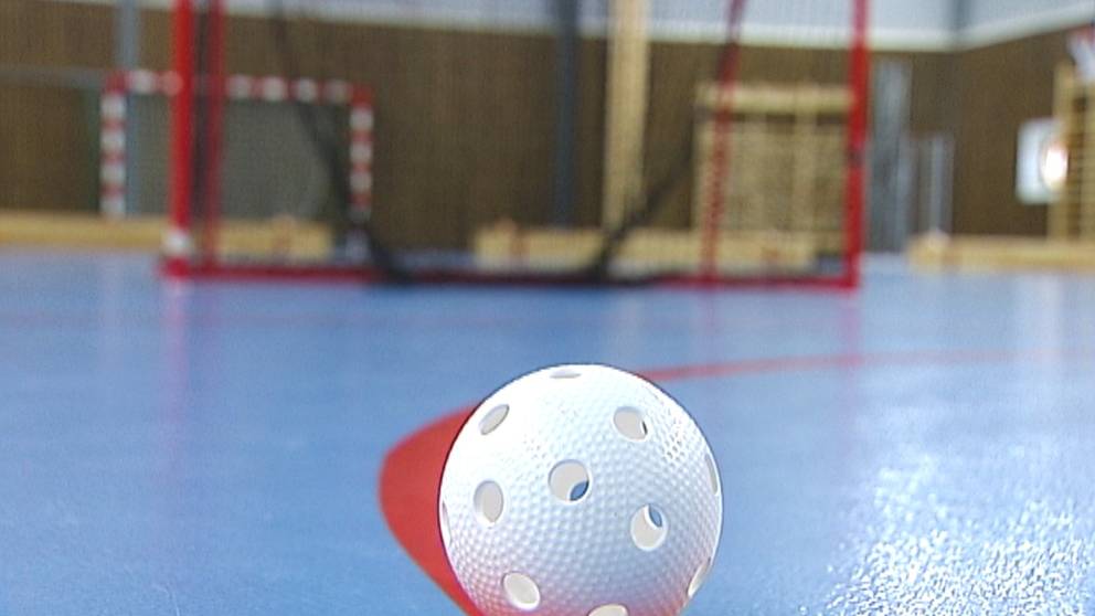 Kalmarsund vann första playoff-mötet i innebandy | SVT Nyheter
